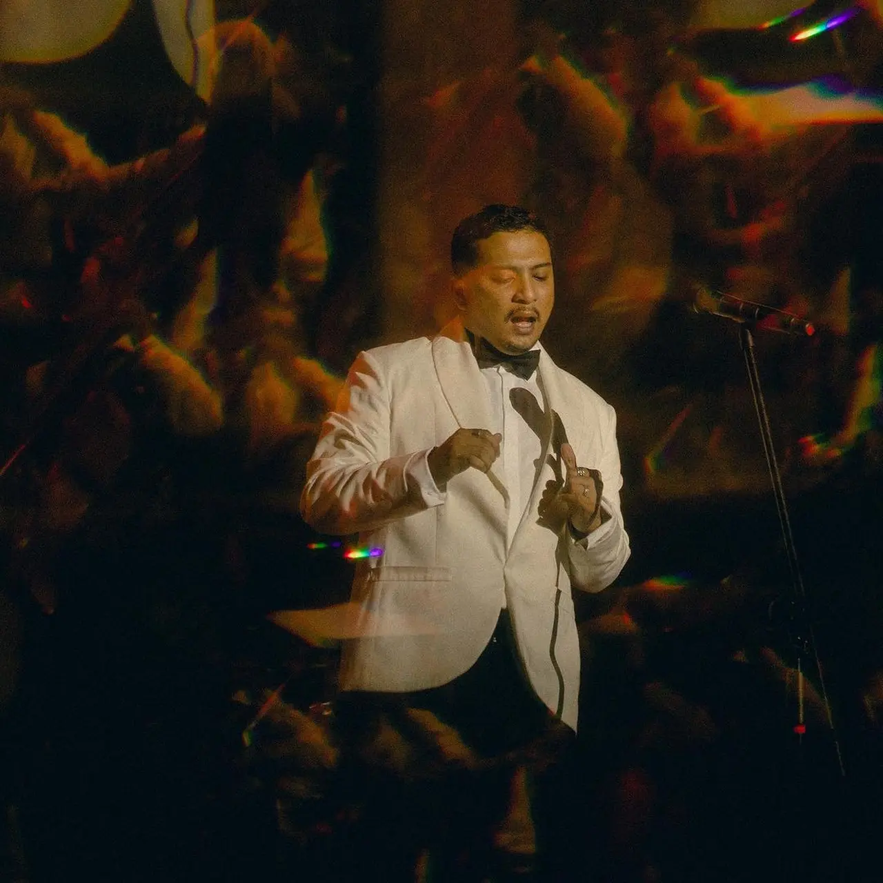 Potret Sal Priadi, Penyanyi yang Viral di Media Sosial dengan Lagu ...