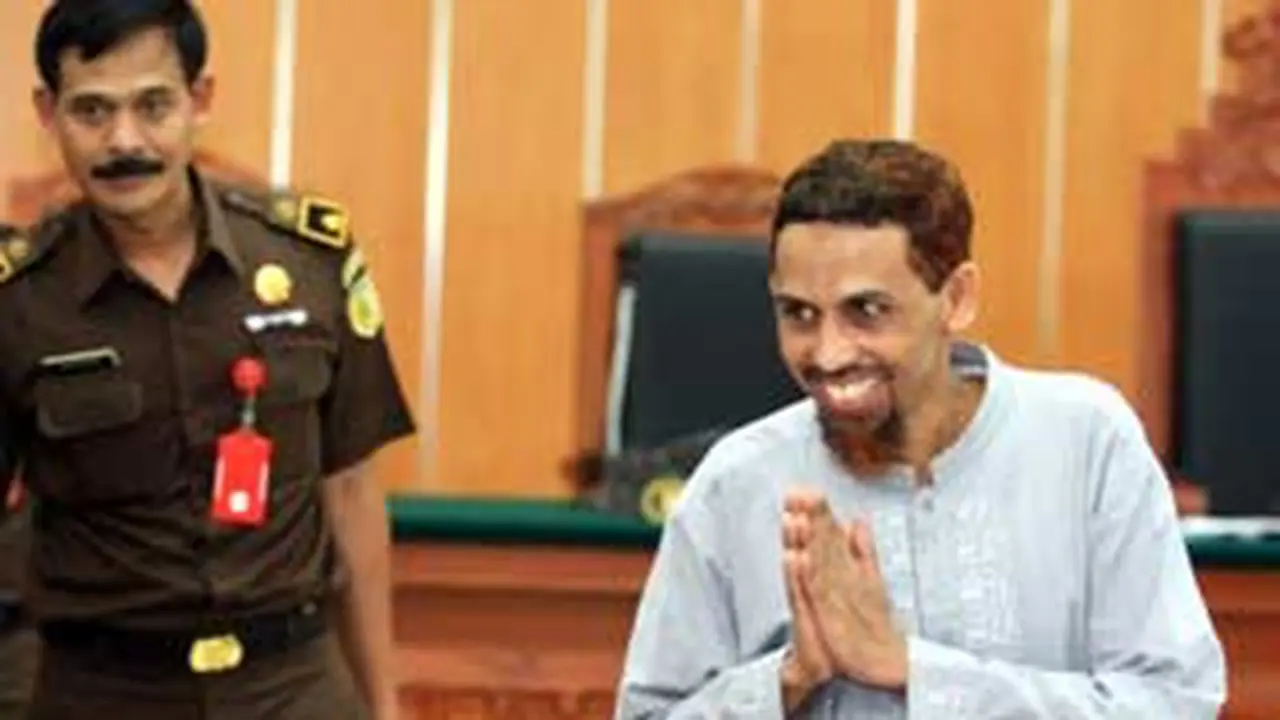 Ex-Terrorist Umar Patek Sworn Loyalty to Indonesia and Released from ...