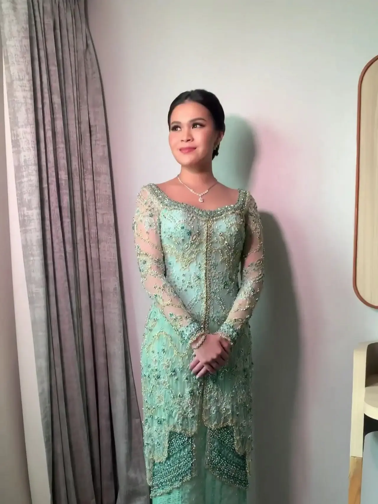 7 Pesona Chen Giovanni Calon Menantu Hotman Paris di Adat Martumpol ...