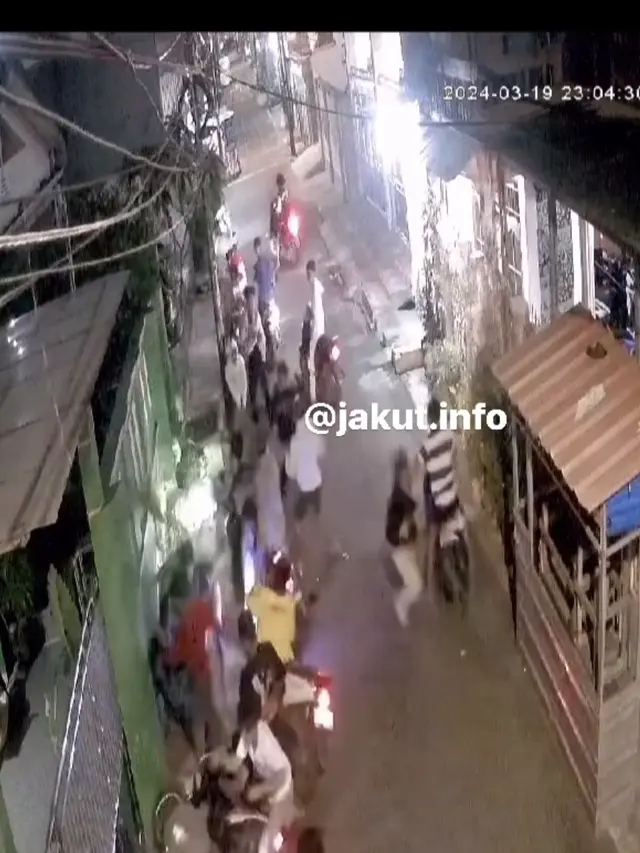 Gerombolan Pemotor Tiba-Tiba Serang Sejumlah Pemuda Secara Membabi Buta di Kampung Bahari - News ...