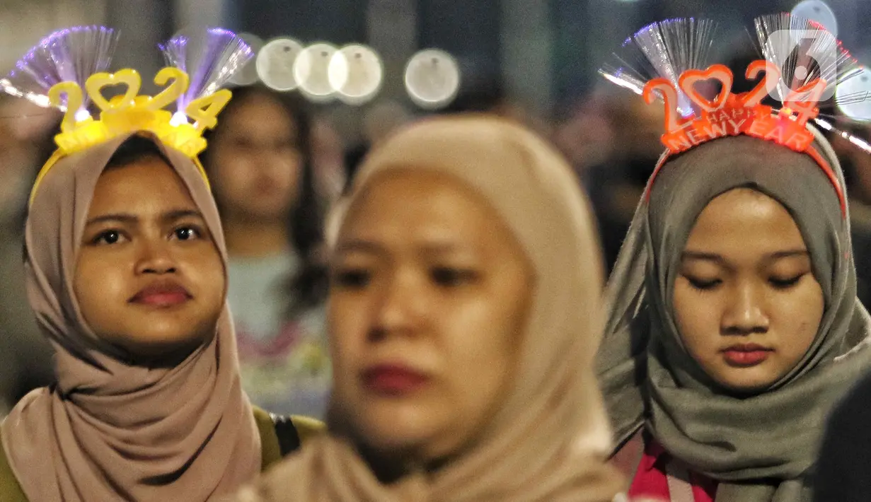 Malam Muda Mudi Jakarta Warga Padati Kawasan Bundaran Hotel Indonesia Foto Liputan Com