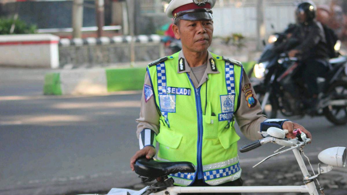 Top 3: Jeratan Utang Tak Bikin Bripka Seladi Tergoda Pungli - Regional ...