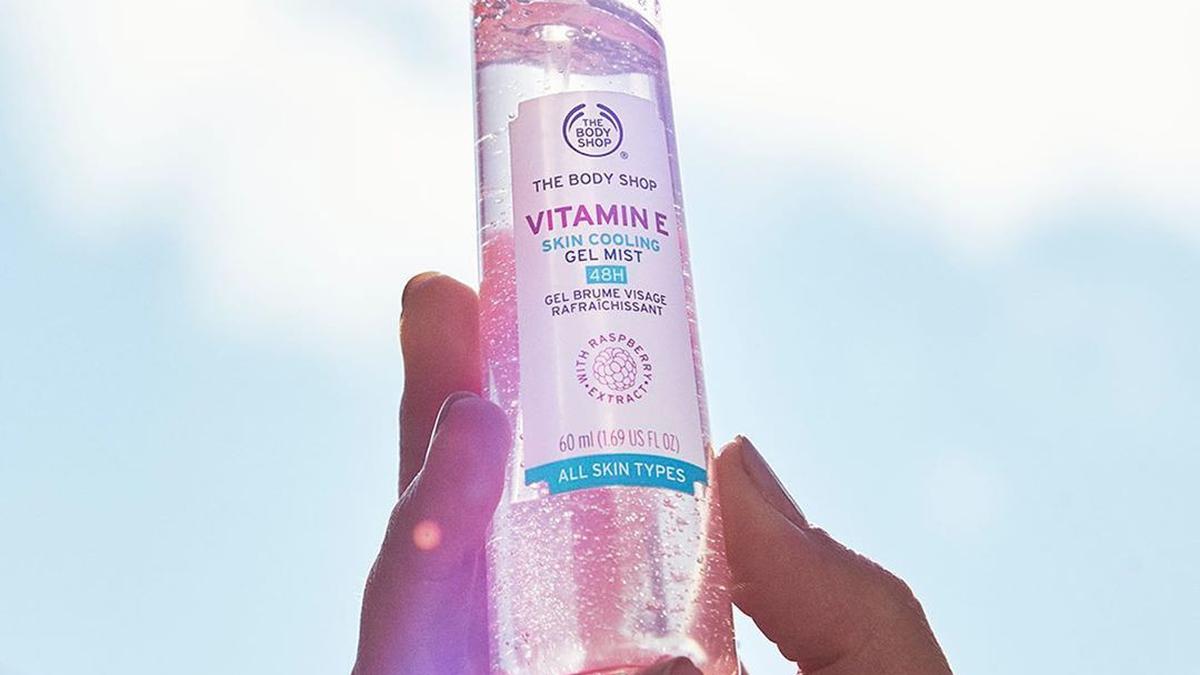 Manfaat Face Mist Vitamin E Bertekstur Gel untuk Menjaga Kelembapan Kulit