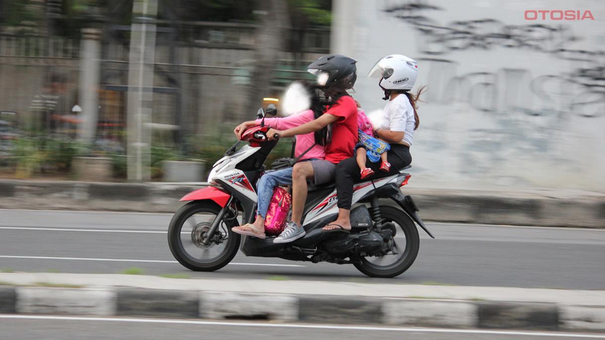 Awas Bahaya, Begini Cara Membonceng Anak di Sepeda Motor yang Benar dan ...
