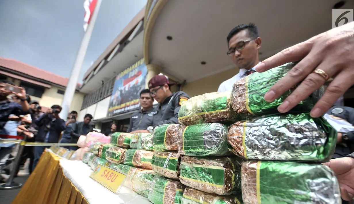 Foto Polisi Gagalkan Penyelundupan 44 Kg Sabu Lewat Kapal Nelayan
