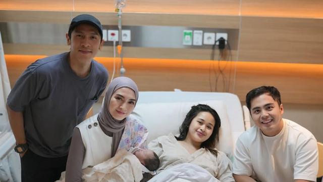 Donita dan Adi Nugroho Jenguk Gritte Agatha yang Baru Melahirkan, Beri ...