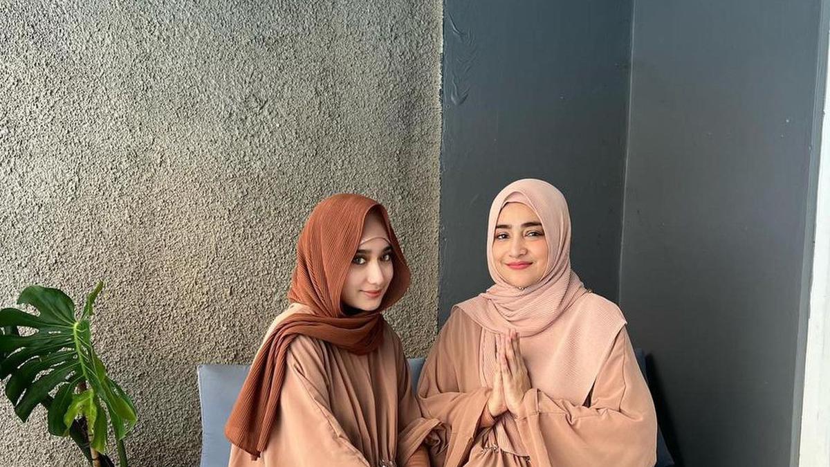 8 OOTD Tengku Syaira Anak Cindy Fatika Sari yang Berparas Arab, Modis Pakai Rok dan Celana ...