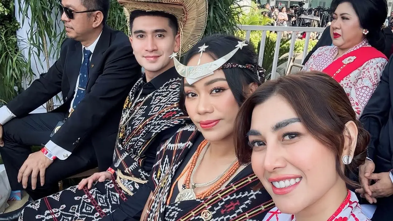 8 Potret Verrel Bramasta & Zita Anjani di Upacara Peringatan 17 Agustus ...