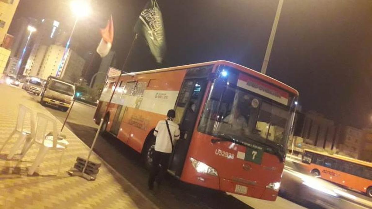 Sejarah 2 Bendera di Halte Bus Salawat Jemaah Haji Indonesia