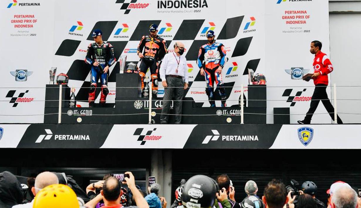 Foto: Jokowi Ditemani Ibu Iriana Hadiri Balapan MotoGP Mandalika 2022 ...