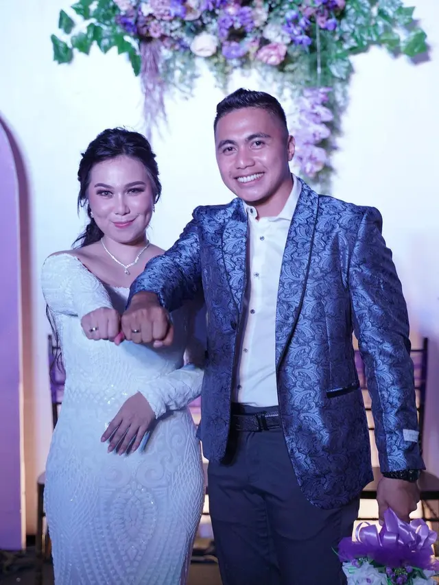 5 Potret Claudya Istri Aprilio Manganang Pakai Baju Persit, Anggun dan ...