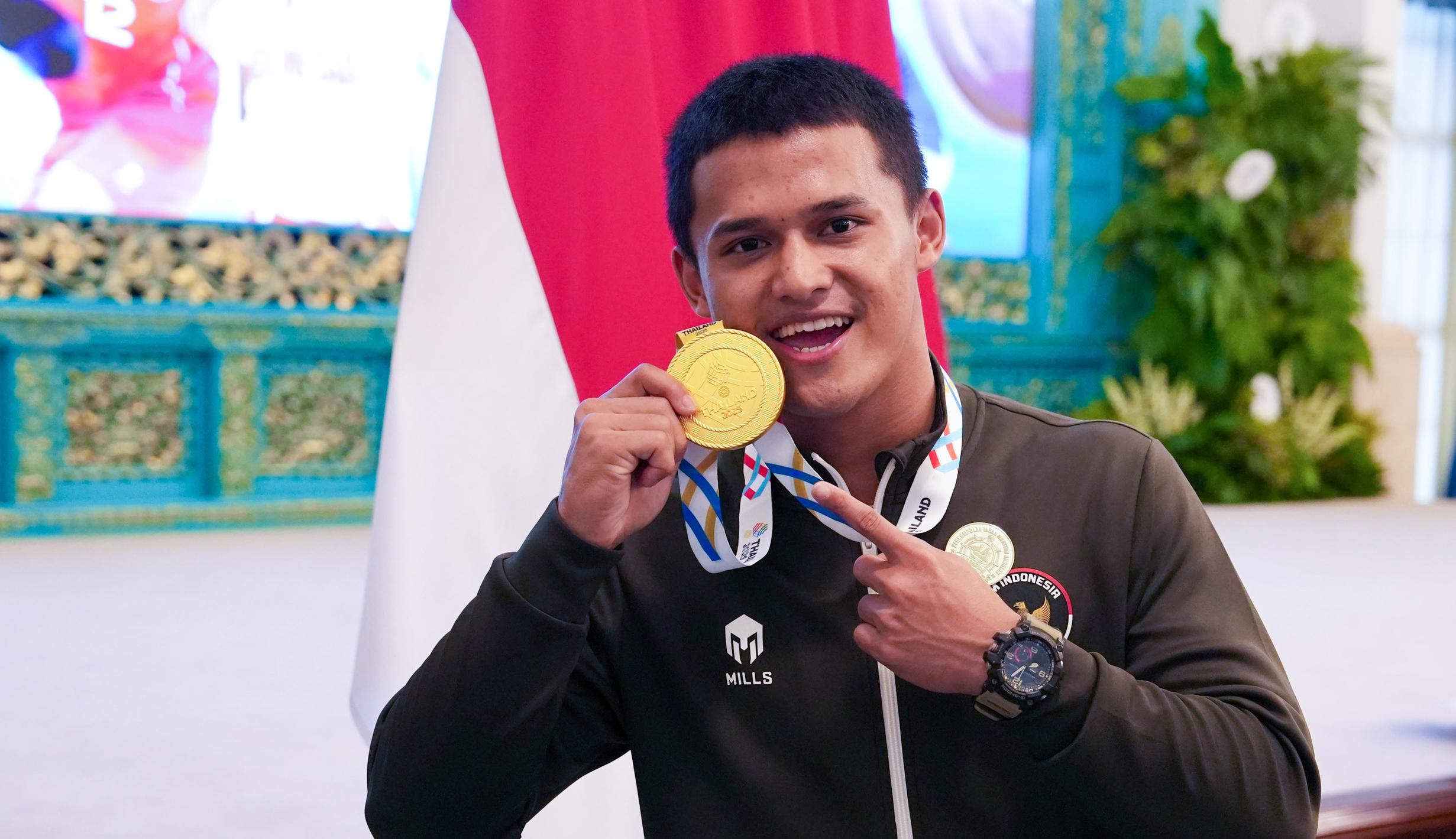 Foto: Pecahkan Rekor Dunia dan Raih Medali Emas di SEA Games 2025 ...