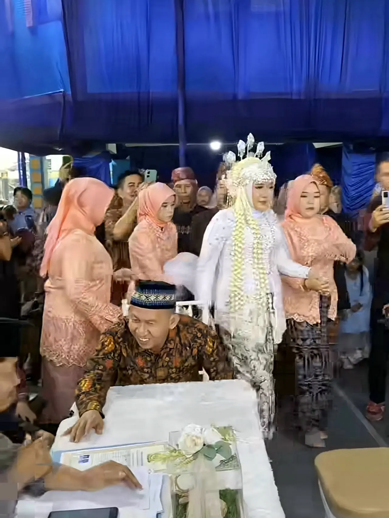 7 Potret Ayu Kartika Istri Baru Andika Kangen Band, Tampil Menawan di ...