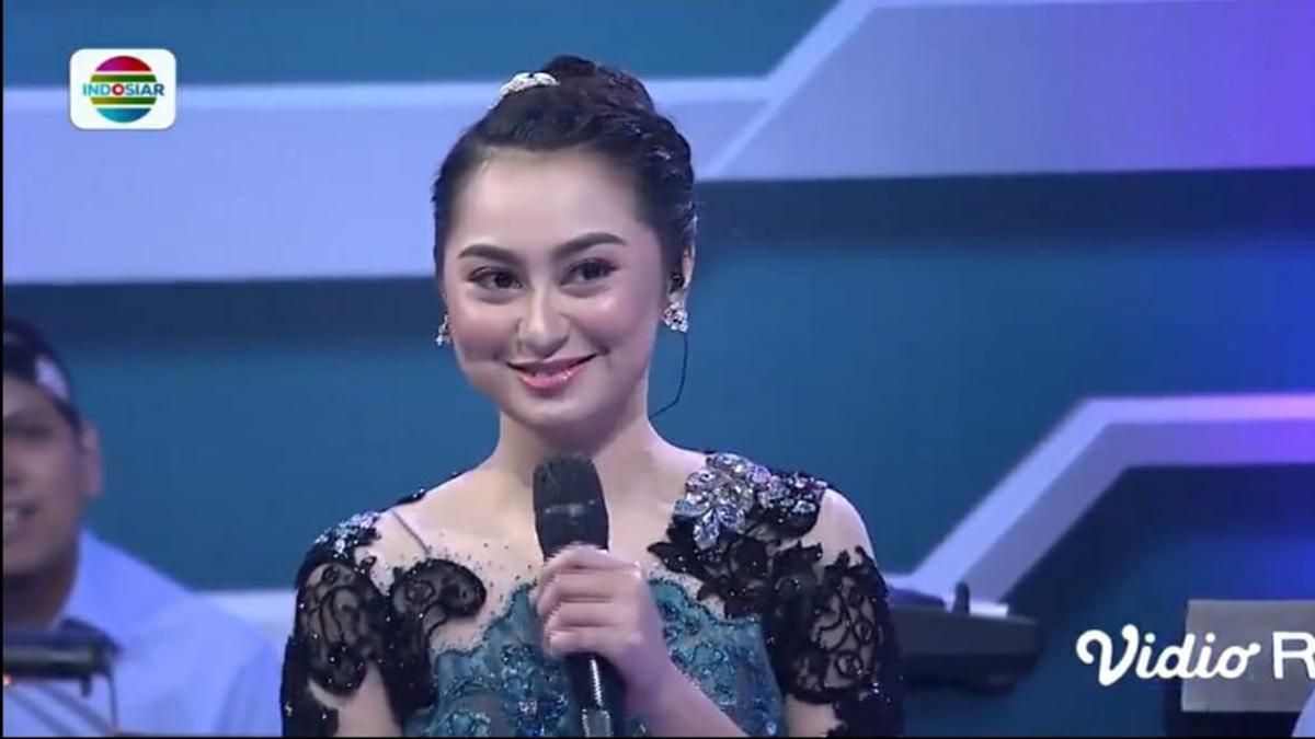 Mengenal Memes Prameswari, Sinden Tukul Arwana One Man Show Indosiar ...
