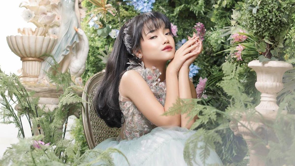 Pemotretan Fuji Bertema Kebun, Disebut Tinkerbell Versi Dunia Nyata ...