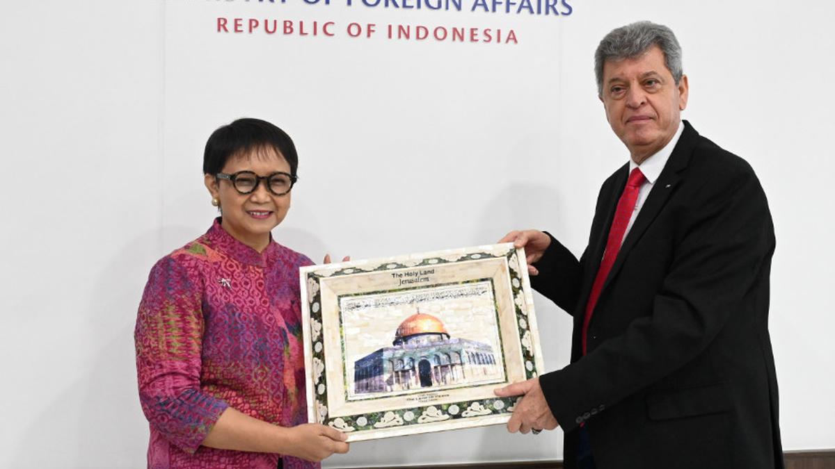 Menlu RI Retno Marsudi Terima Penghargaan dari Negara-negara Arab atas ...