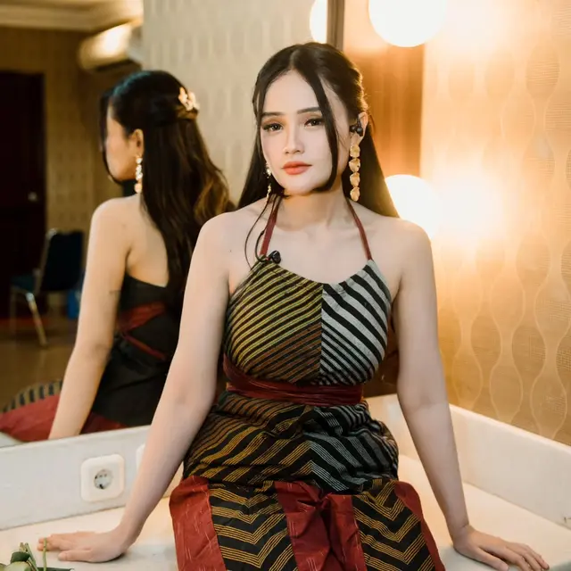 6 Inspirasi Gaya Rambut Fanny Soegi, dari Panjang hingga Pendek yang Bikin Pangling - ShowBiz ...