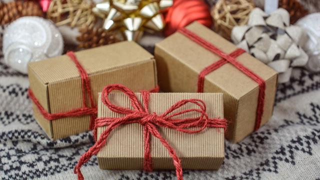 8 Cara Bungkus Kado Unik yang Mudah Dipraktikkan, Bisa Tanpa Kotak