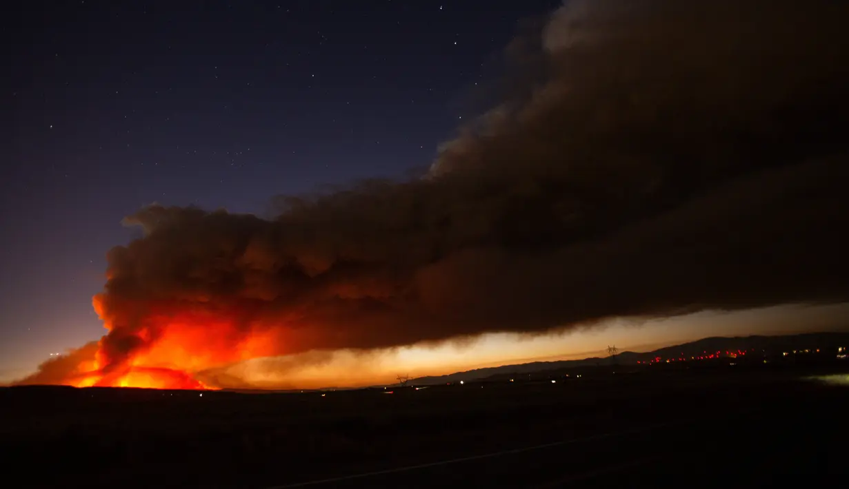FOTO: Pemandangan Mengerikan Kebakaran Hutan di California 13 Agustus ...