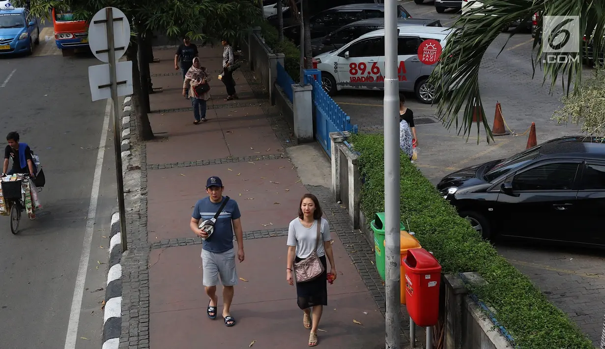 FOTO: Pemprov DKI Tata Ulang Trotoar di Sudirman - Thamrin - Foto ...