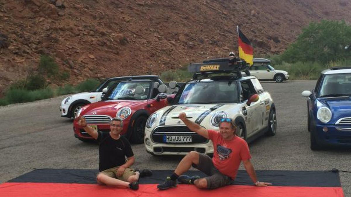 Naik Mobil 'Imut', Dua Warga Jerman Sukses Keliling Dunia - Otomotif ...