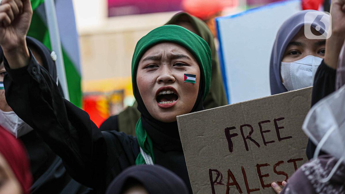 Ratusan Orang Gelar Aksi Solidaritas untuk Palestina di Depan Kantor ...