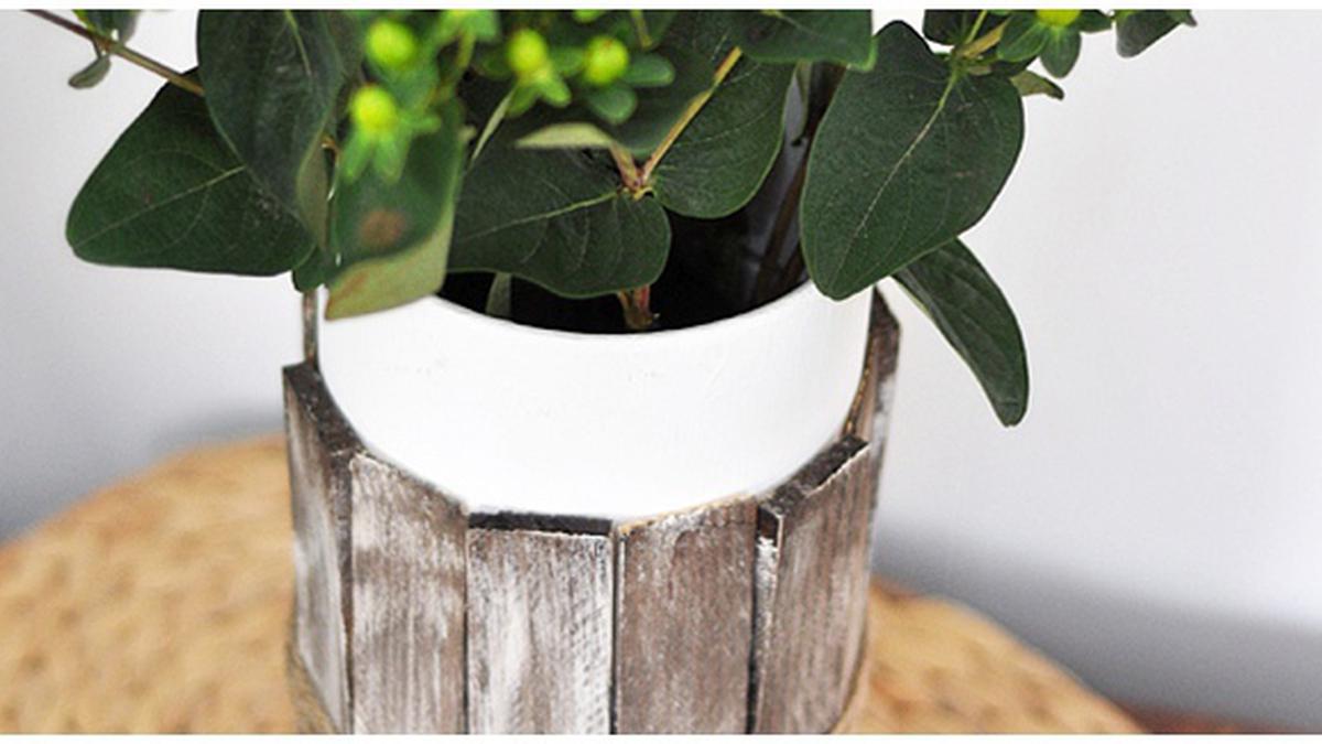 DIY Vas Bunga Cantik Memanfaatkan Kayu Tua - Lifestyle Fimela.com