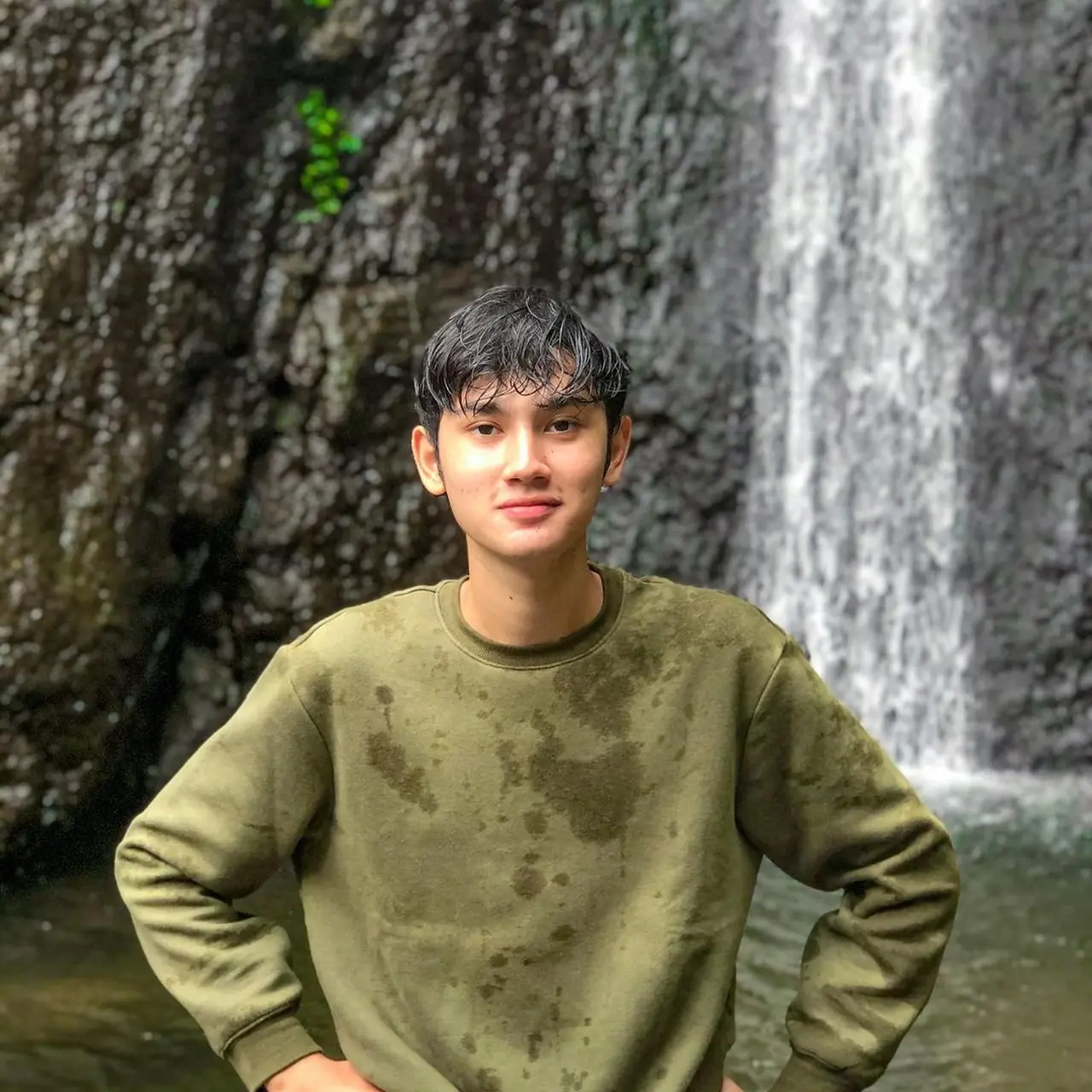 6 Potret Clay Gribble 'Dari Jendela SMP', Aktor Blasteran Australia ...