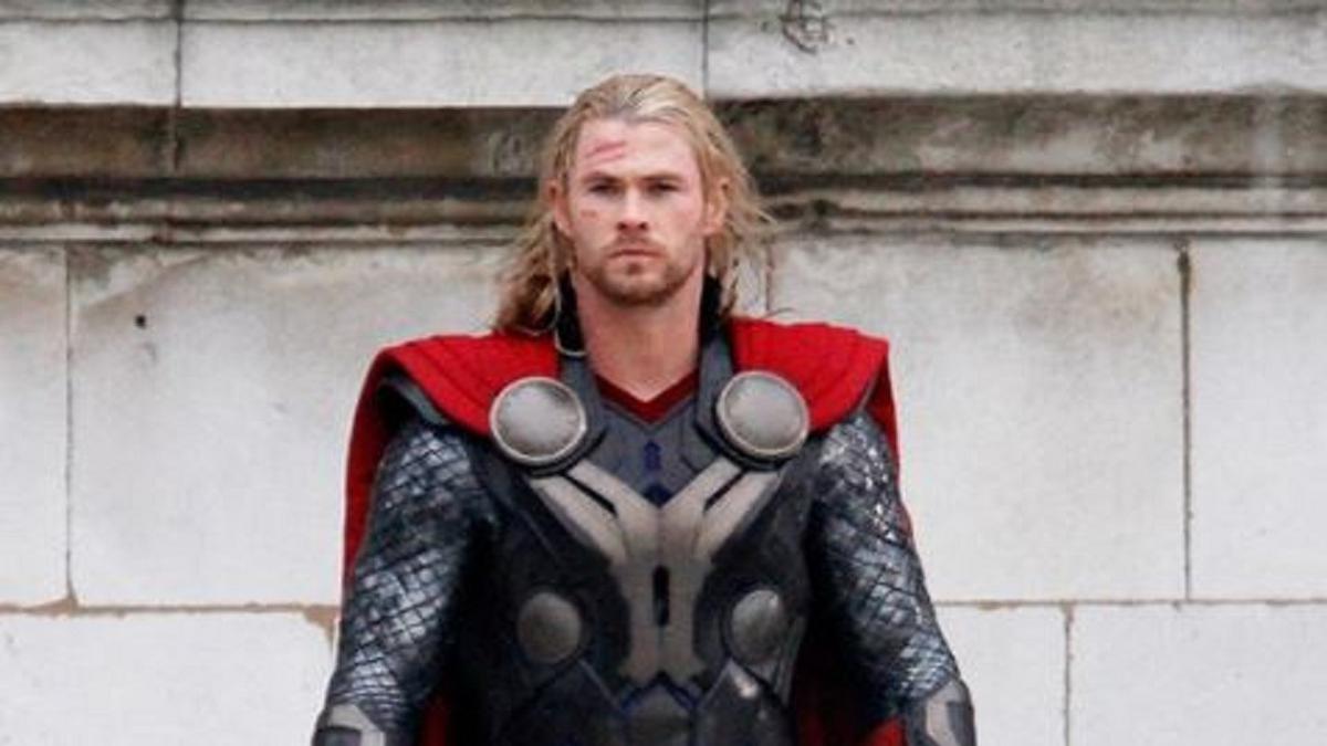Palu Thor Hancur Lebur di Trailer Thor: Ragnarok - Entertainment Fimela.com