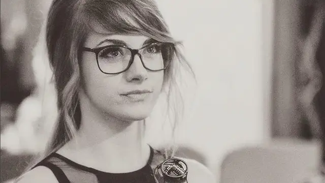 5 Caster Cantik yang Mendunia di Pentas E-Sports: Ada Clara Kartika ...