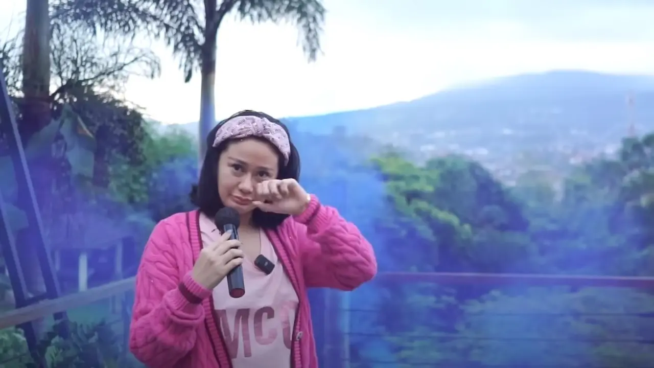 Denise Chariesta Jadi Trending Usai Foto Menyusui Anak Tanpa Sensor Tersebar: Ini Namanya ...