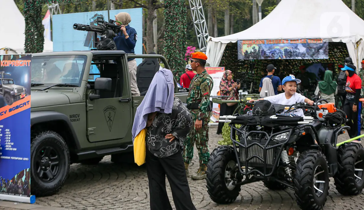 Jelang HUT Ke-78, Warga Antusias Kunjungi Pameran Alutsista TNI di Monas - Foto Liputan6.com