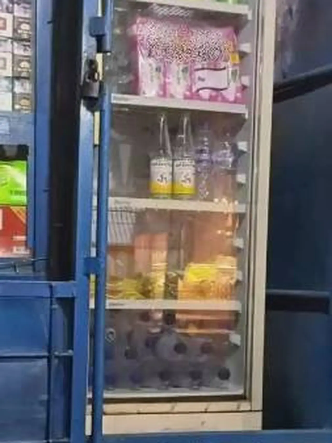 6 Potret Absurd Isi di Kulkas Toko Ini Bikin Bingung Pembeli, Nyeleneh ...