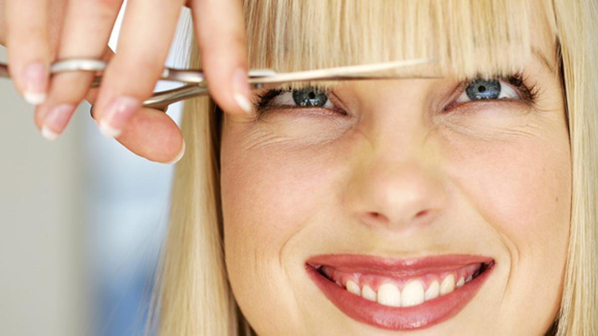 Tutorial Praktis dan Mudah Memotong Poni Sendiri di Rumah (+Foto ...