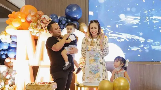 6 Momen Keseruan Ulang Tahun Momo Eks Geisha Ke-37, Meriah Penuh Kejutan - Hot Liputan6.com