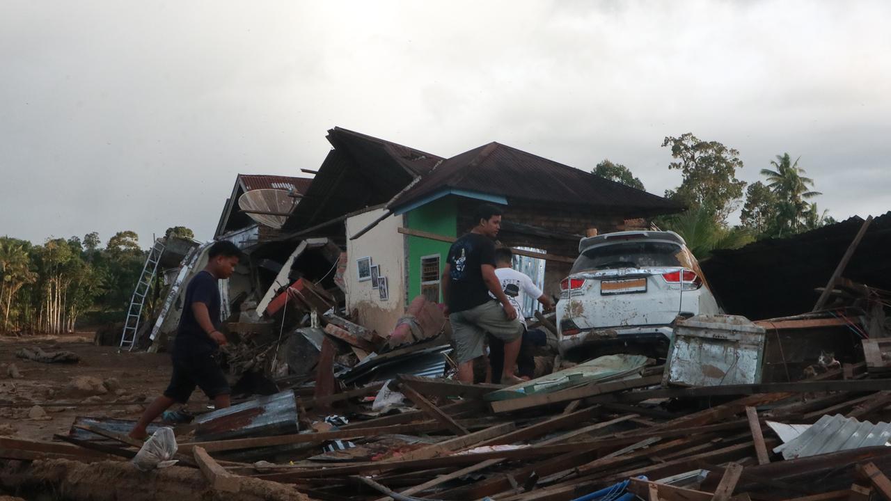 Foto-foto Ganasnya Banjir Sumatra Menyapu Rata Permukiman di Palembayan ...