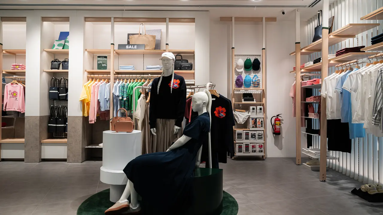 Pesona Membius Ahn Hyo Seop dengan Casual Sporty di Opening Lacoste ...