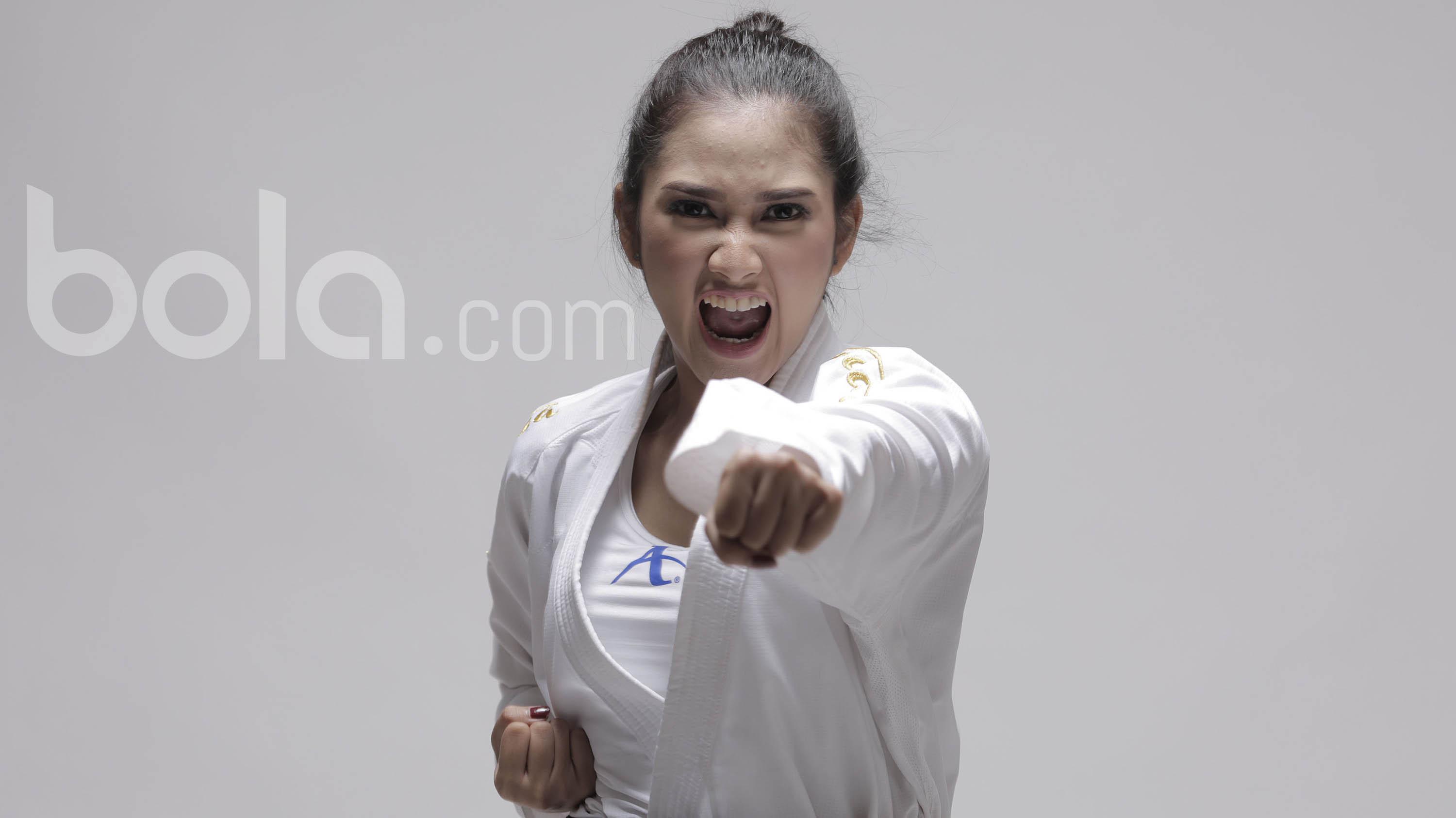 Bintang Bola Anniversary: Manis Pahit Karier Claresta Taufan - Ragam ...