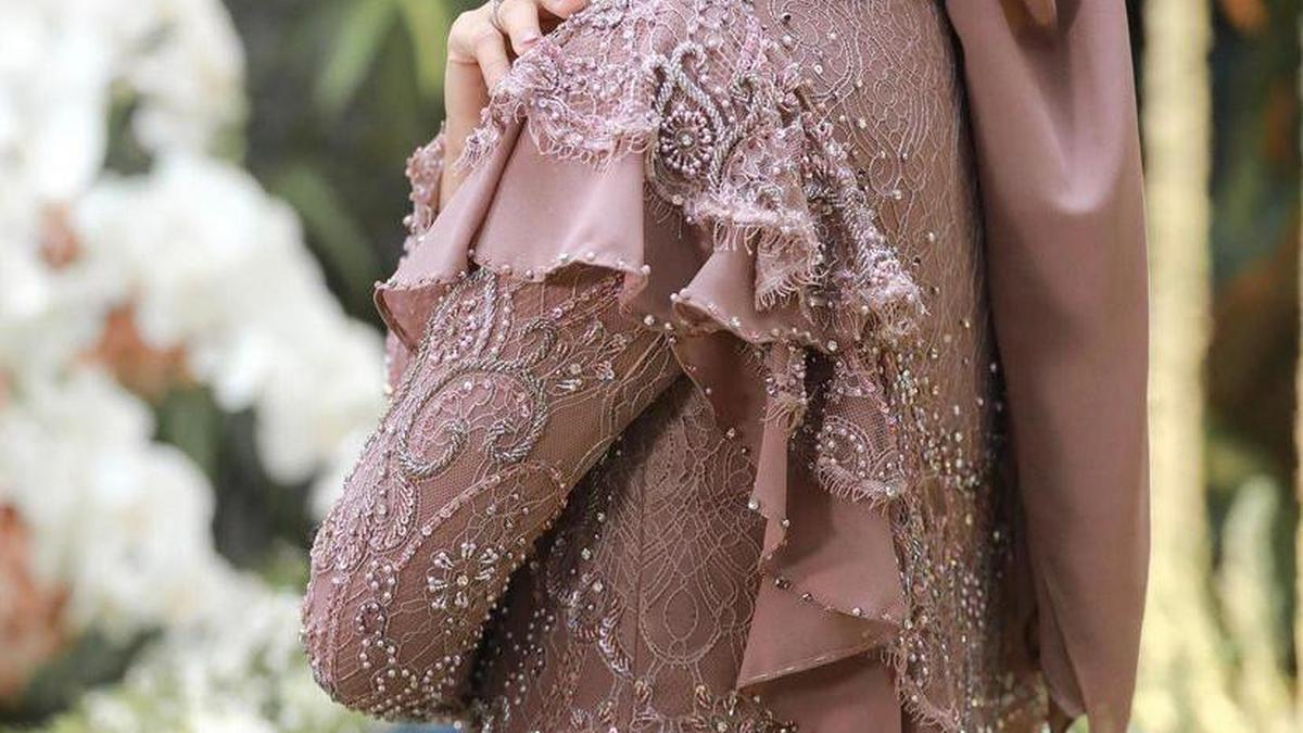 Inspirasi Kebaya Hijab Para Artis Untuk Kondangan-Wisuda, dari Ria ...