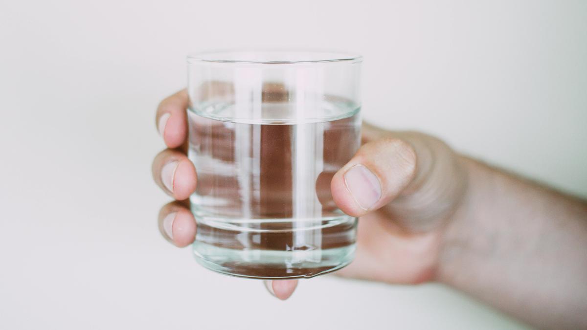Memahami Standar dan Aturan Minum Air Putih yang Tepat