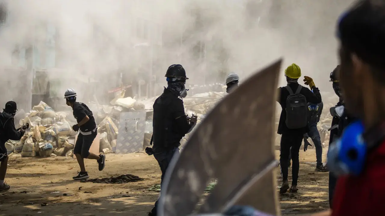 14 Maret 2021: Pasukan Keamanan Myanmar Bunuh 65 Demonstran Anti-Kudeta ...