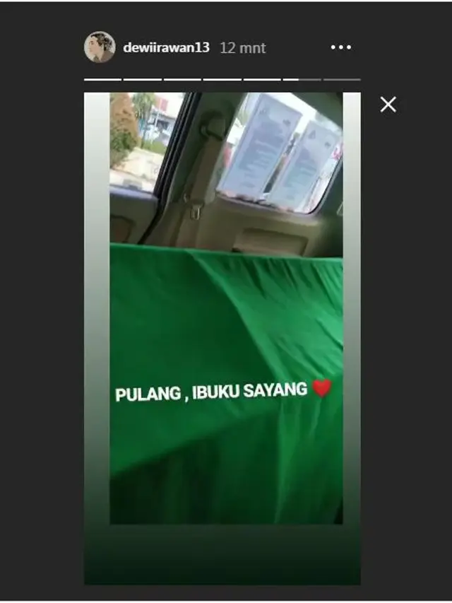 Ade Irawan Meninggal Dunia, Dewi Irawan: Pulang Ibuku Sayang - ShowBiz Liputan6.com