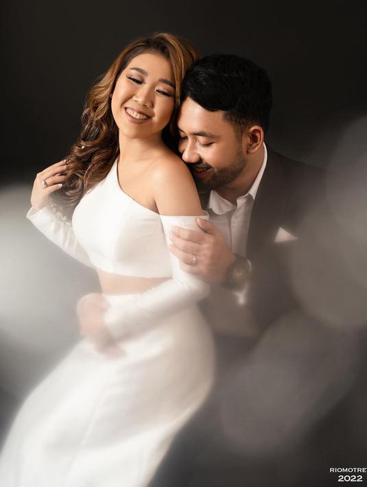 10 Ide Busana Prewedding Pakai Gaun Pengantin 2023 dari Julian Jacob-Mirriam Eka Sampai Kiky ...