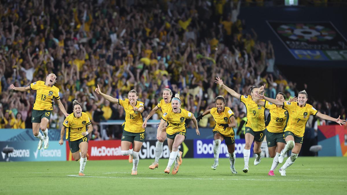 Foto: Selebrasi Emosional Pemain Timnas Australia, Cetak Sejarah Masuk ...