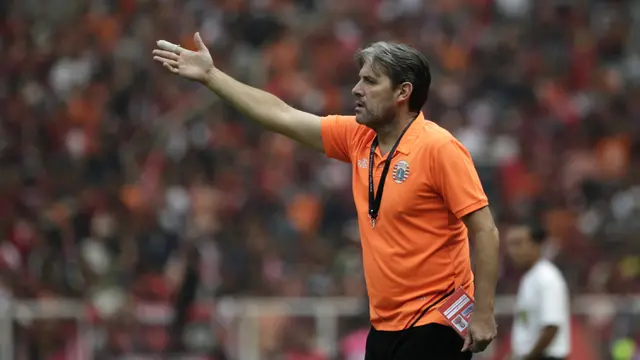 Catatan Karier Julio Banuelos di Persija Lebih Buruk Ketimbang Ivan ...