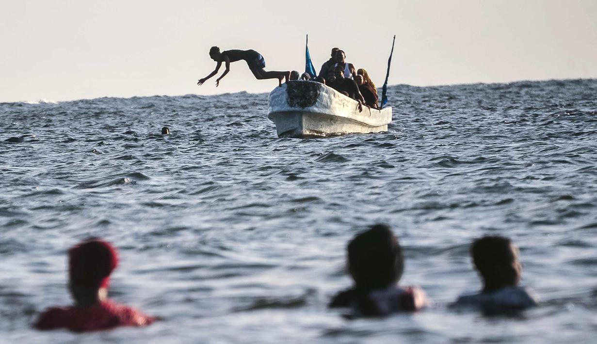 PHOTO: Melihat Keseruan Warga Somalia Menikmati Pantai Jazera - Foto ...