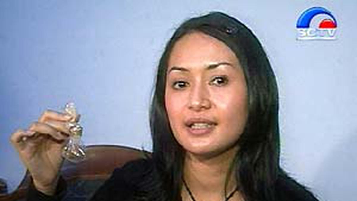 Eddies Adelia Ketiban Apes