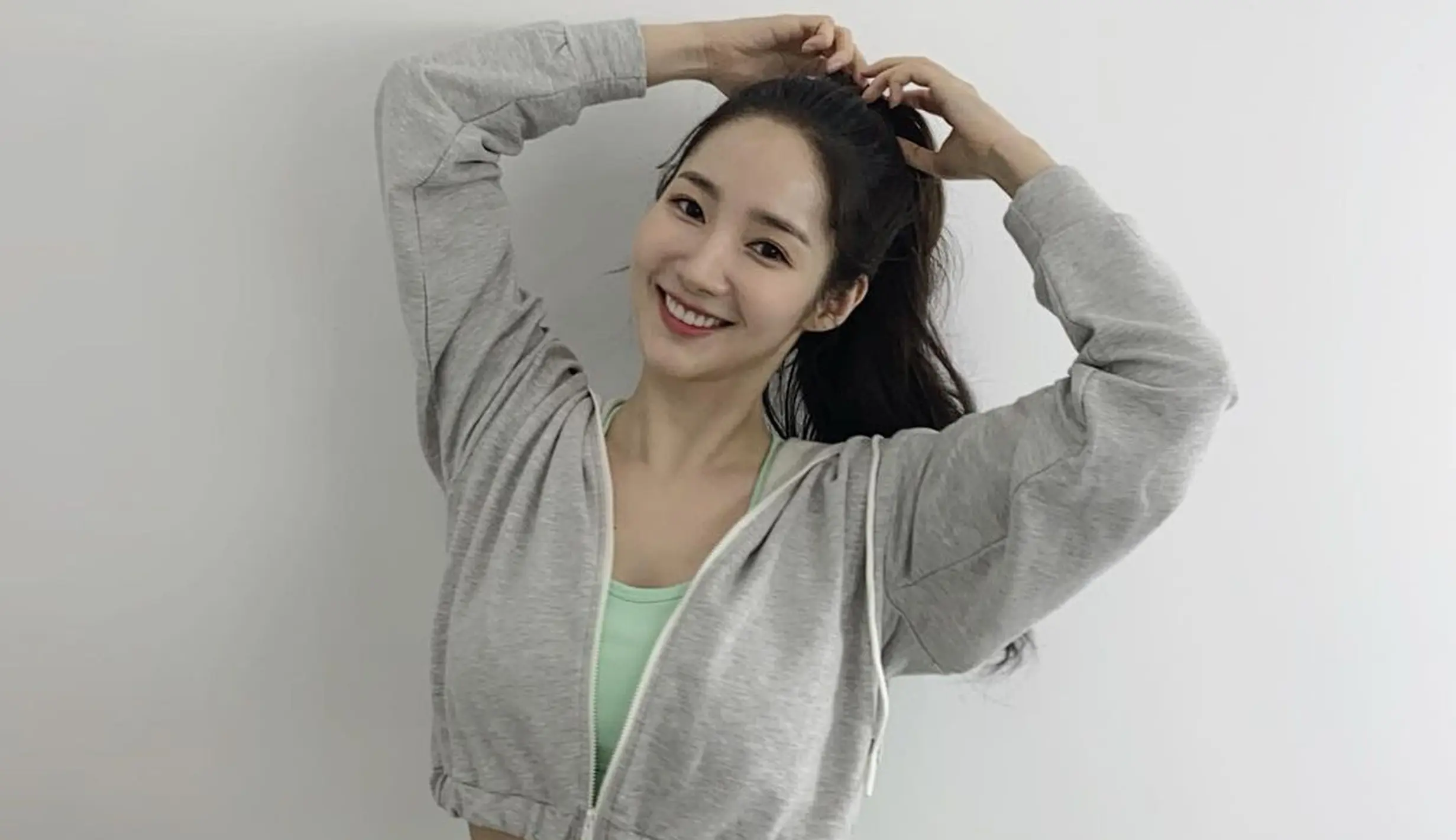 10 Gaya Rambut Panjang Cewek Korea ala Park Min young, Ada Cepol yang ...