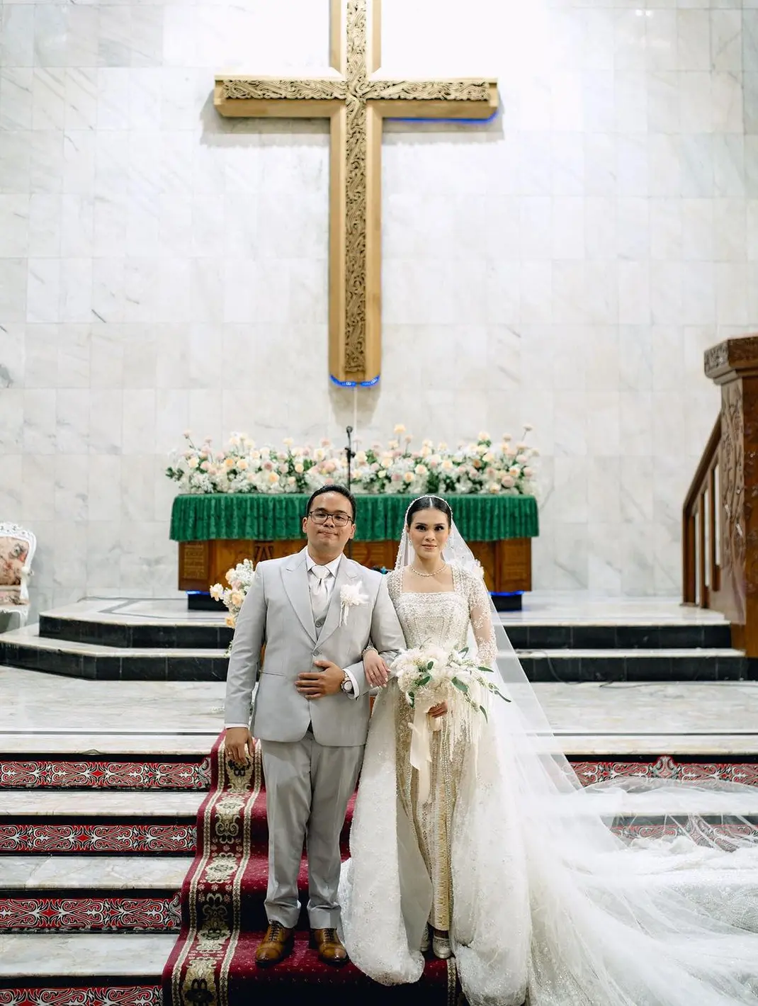 8 Potret Detail Kebaya dan Makeup Flawless Chen Giovani di Acara ...