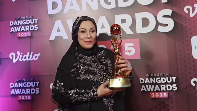 Raih Penghargaan Lifetime Achievement IDA 2025, Camelia Malik Doakan ...